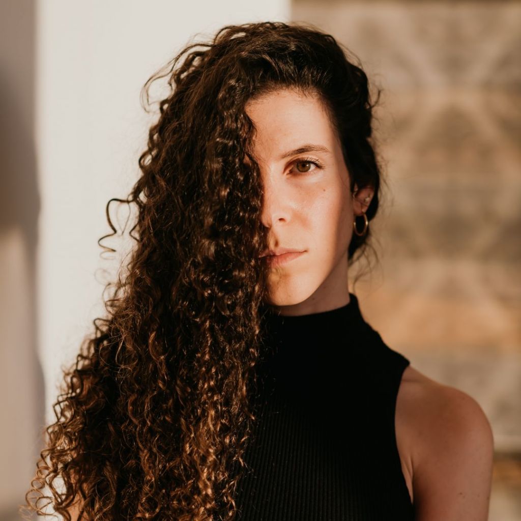 Meet Drea: Latina | Singer/Songwriter | Podcaster | Writer – SHOUTOUT LA