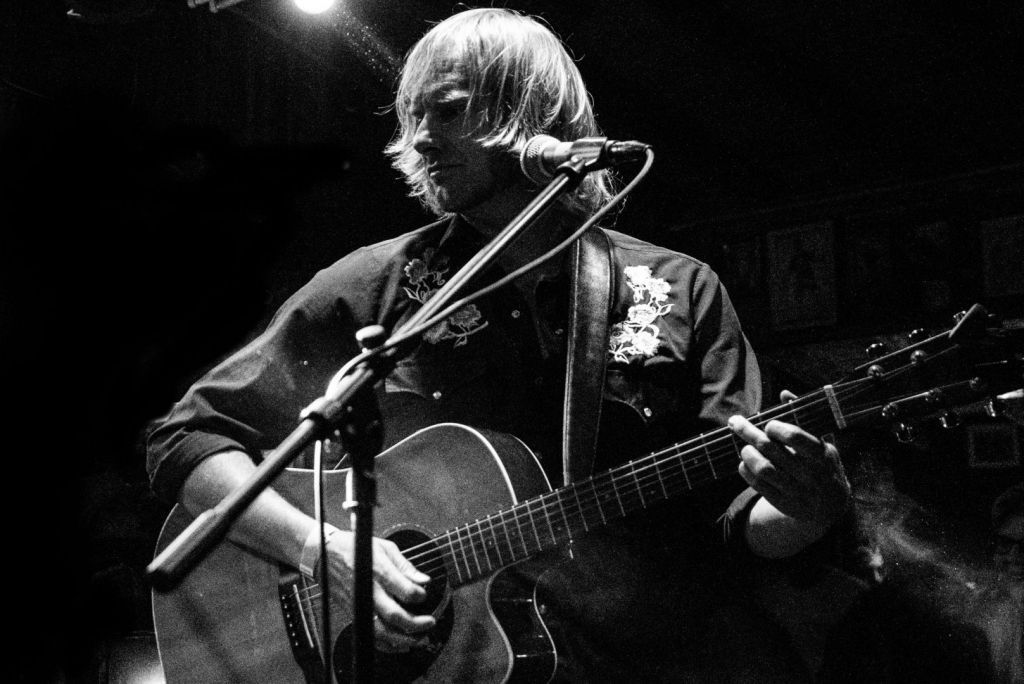 Meet Gavin Heaney: Singer Songwriter/ Surfer – SHOUTOUT LA