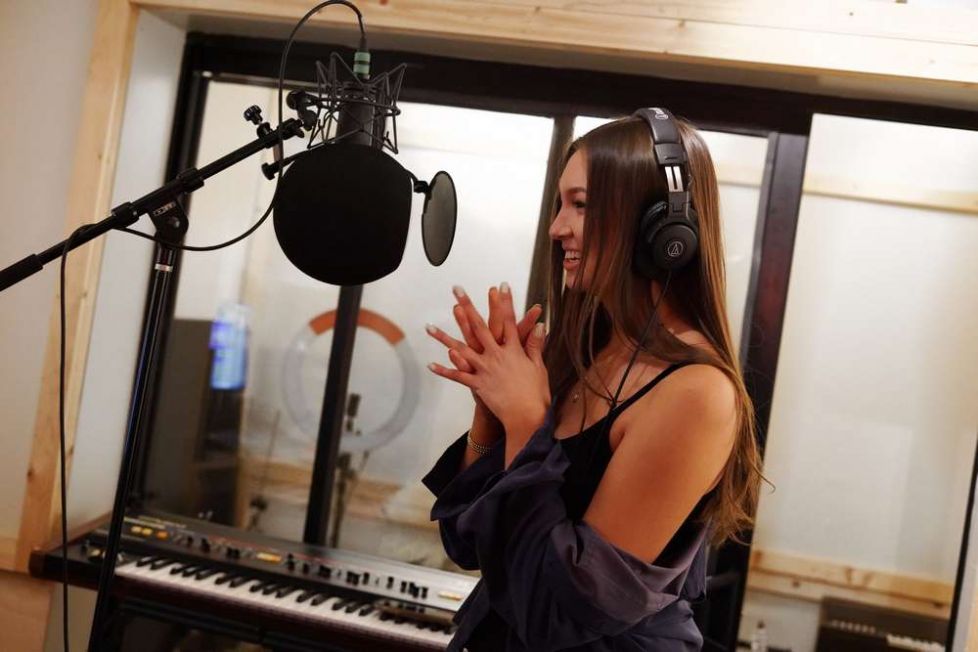 Meet Paige P. | SInger-songwriter – SHOUTOUT LA