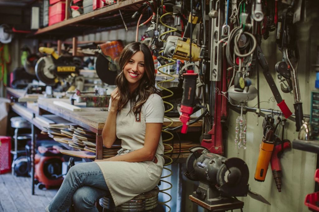 Meet Laura Stewart | Artist – SHOUTOUT LA