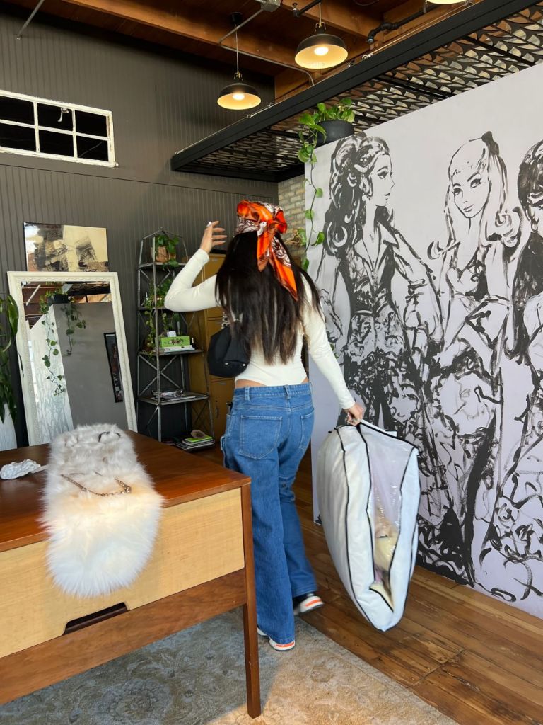 Meet Vanessa & Janette Flores | Vintage fashion pickers – SHOUTOUT LA