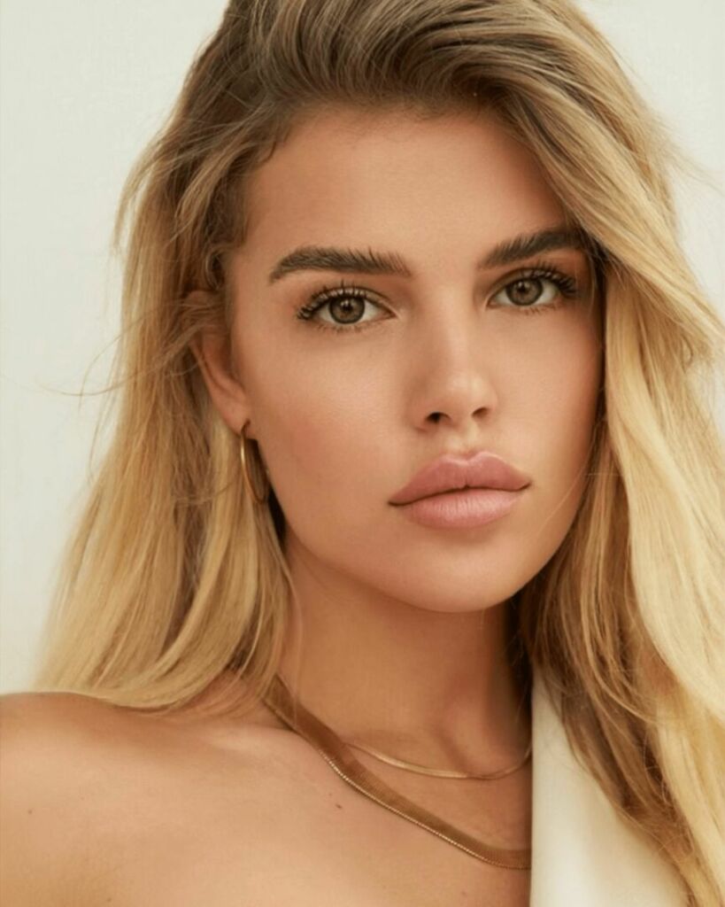 Meet Nienke Jansz | Model, singer and content creator – SHOUTOUT LA