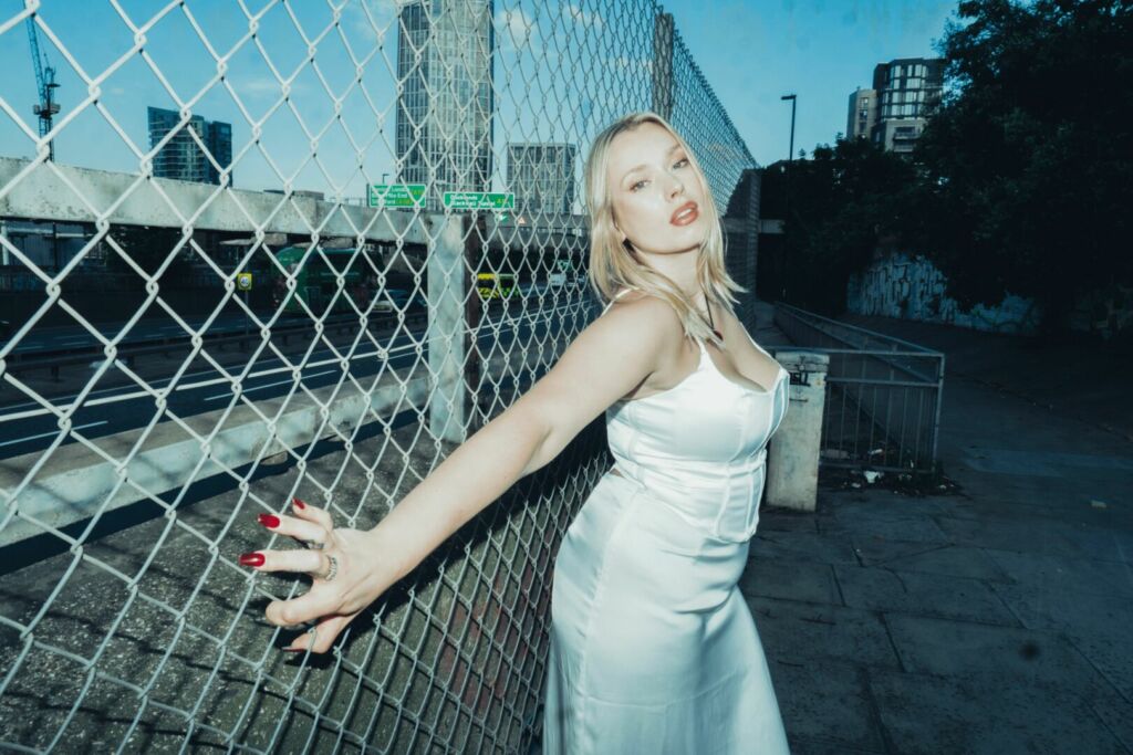 Meet Eliza Legzdina | Artist, writer , music maker – SHOUTOUT LA