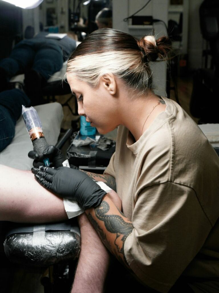 Meet Barbara Jimenez | Tattoo Artist (Barbara Tattooer) – SHOUTOUT LA