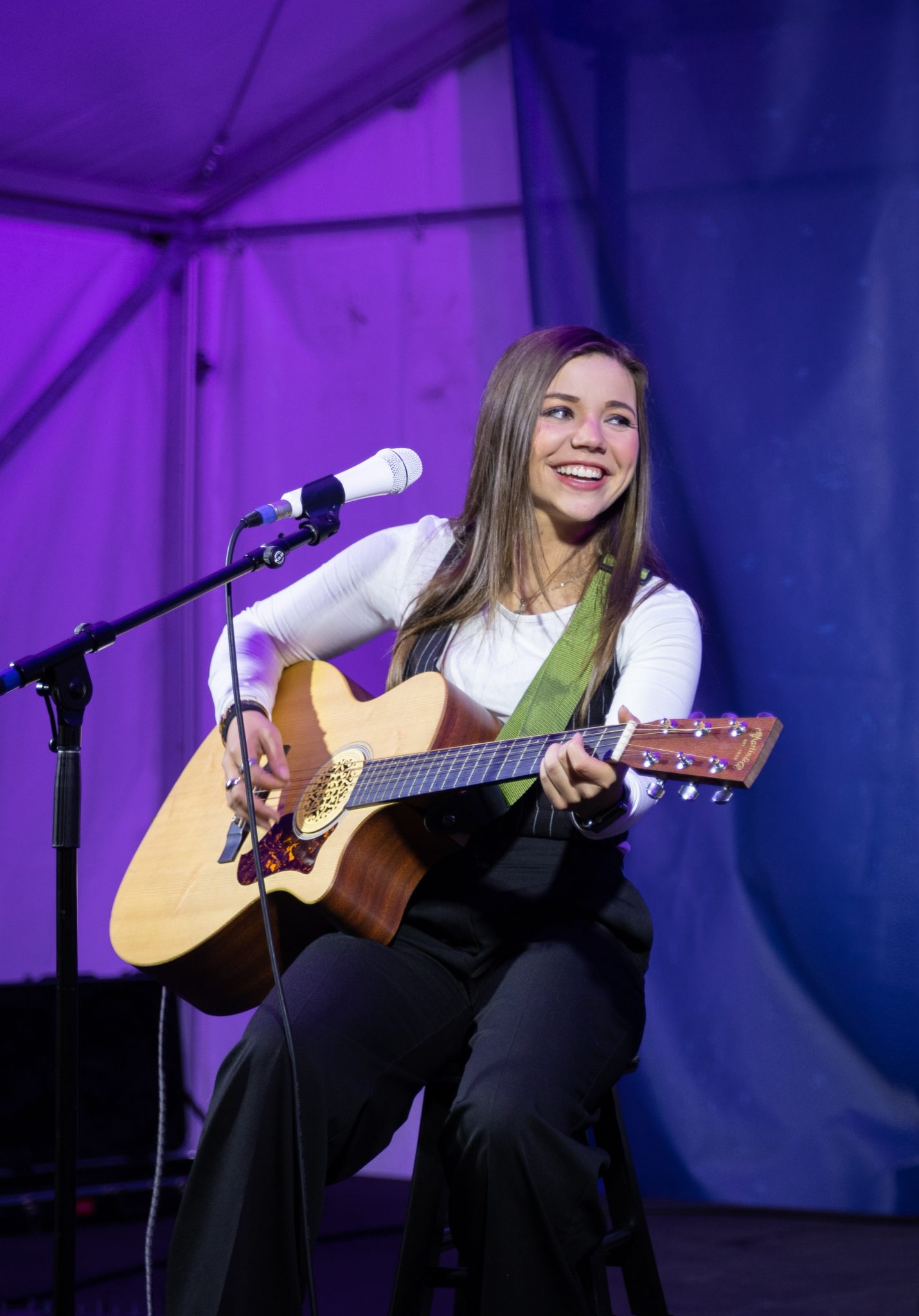 Meet Amanda Ayala | Singer-Songwriter – SHOUTOUT LA