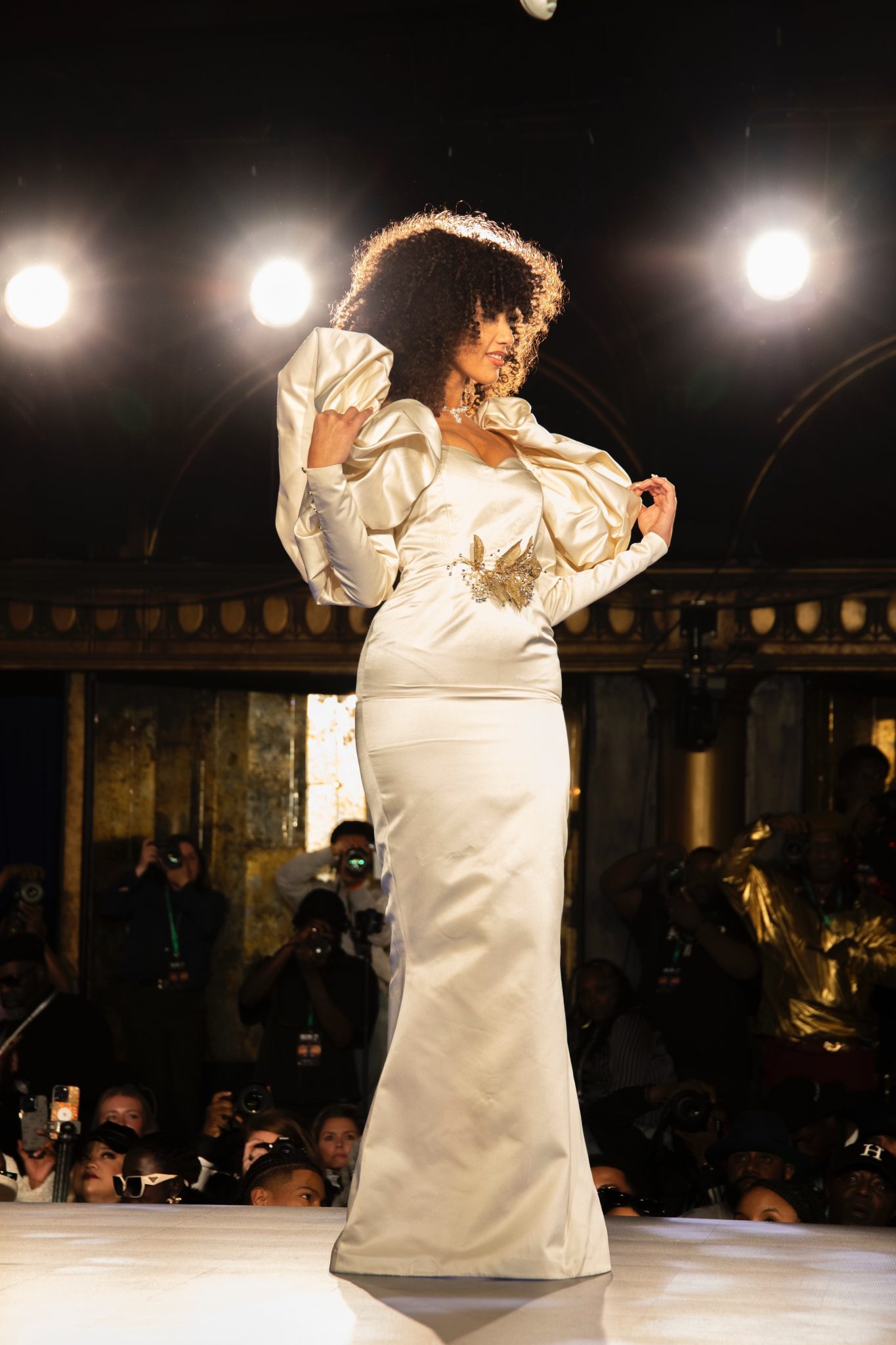 Meet Megan Botnick | Comedian, Model, Actress, Singer – SHOUTOUT LA